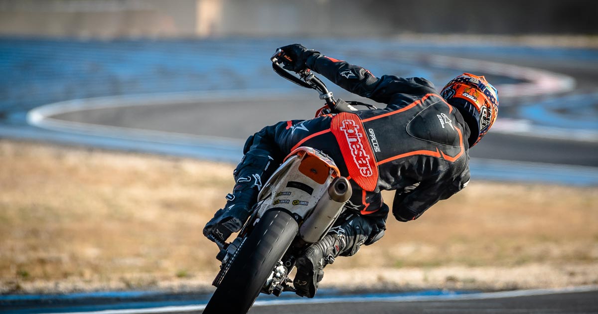 Accreditation : how to take pictures on a moto race track | pro-photo.fr